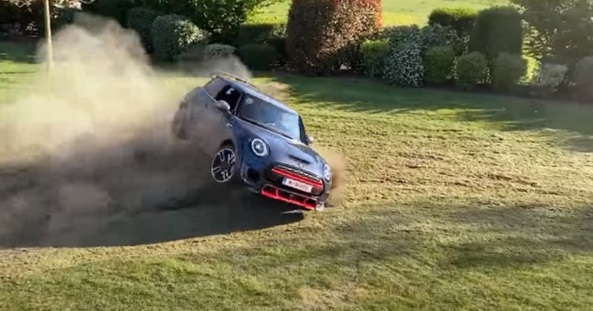 Γάλλος καταστρέφει στην αυλή του σπιτιού του ένα ολοκαίνουργιο MINI JCW ...