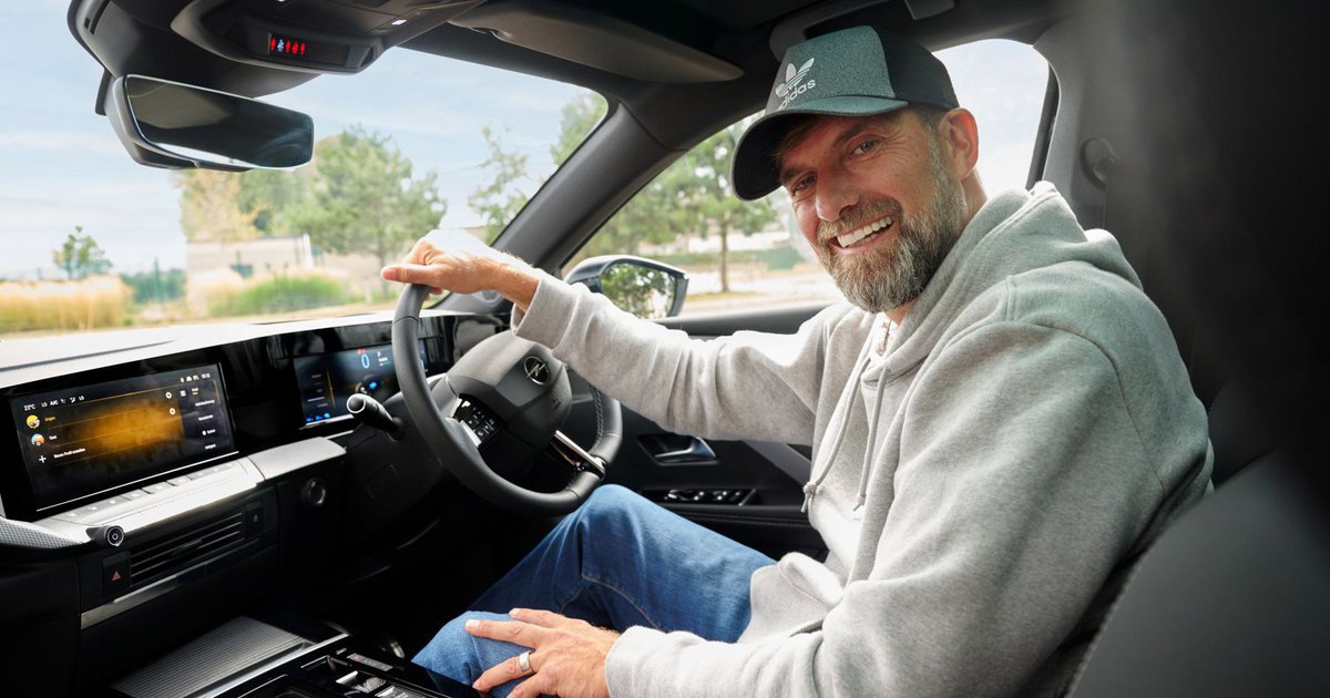 O Γιούργκεν Κλοπ παρέλαβε το νέο του αυτοκίνητο (video)