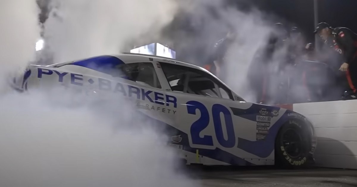Αυτό το burnout κατέληξε σε φωτιά μετά από αγώνα NASCAR (video)