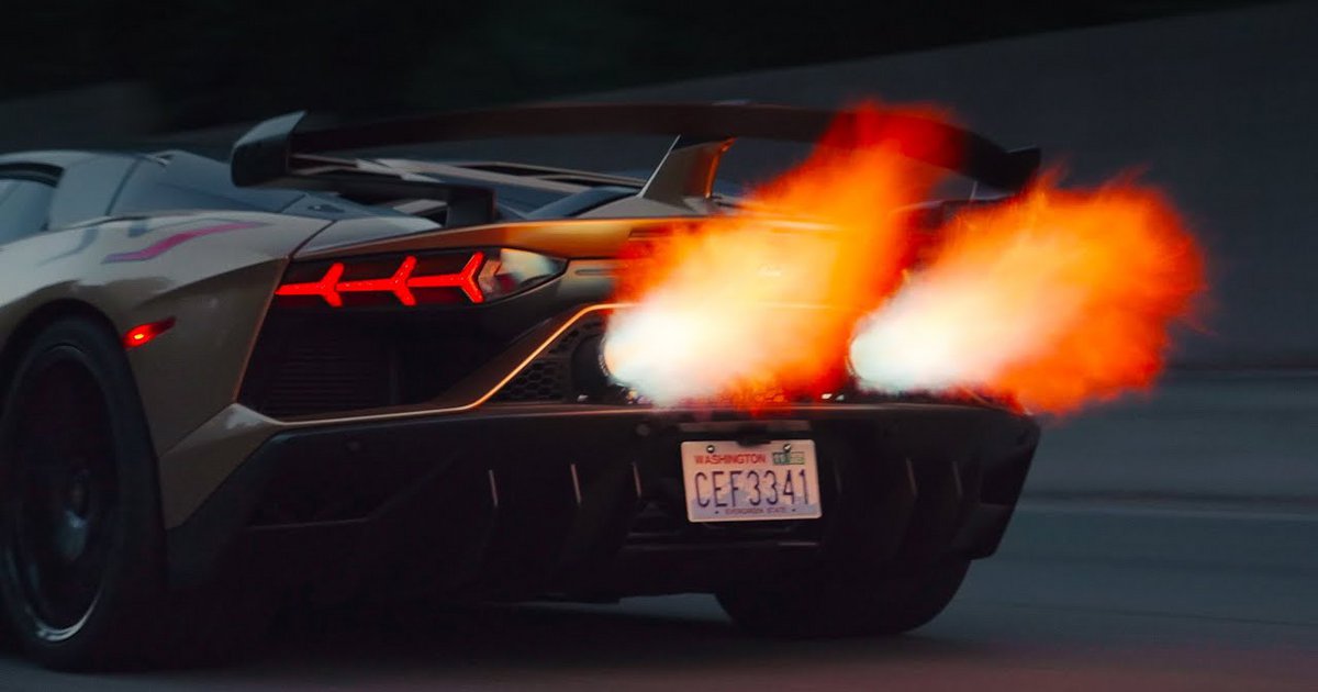 Δείτε μια Lamborghini Aventador SVJ να βάζει φωτιά στην άσφαλτο (video)