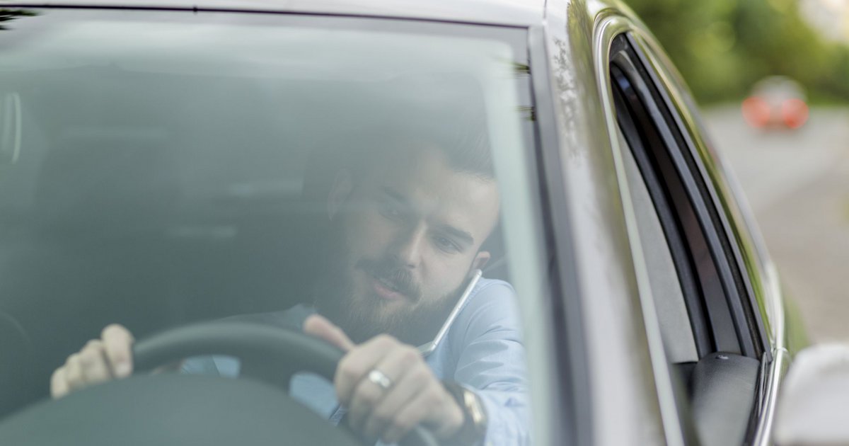 Δε σε καλύπτει η ασφάλεια αν oδηγείς με κινητό στο χέρι: Τι ισχύει σε ...