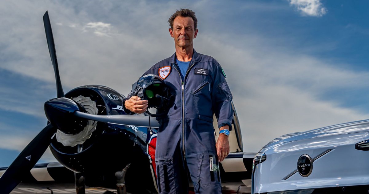 Το Car and Driver «απογειώνεται» με την Volvo στο Athens Flying Week ...